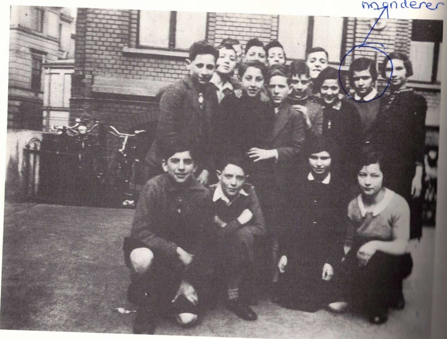 Students in Volkschule Moriah - Virtual Holocaust Museum